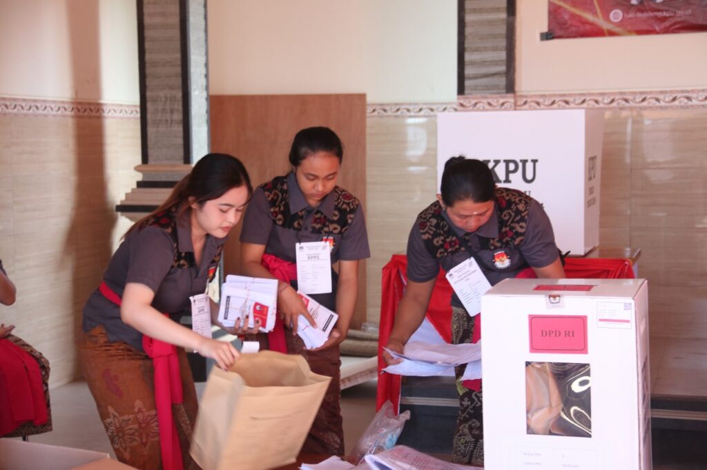 Ini tugas mulia hingga besar gaji KPPS di balik viral dan ekspresifnya ...