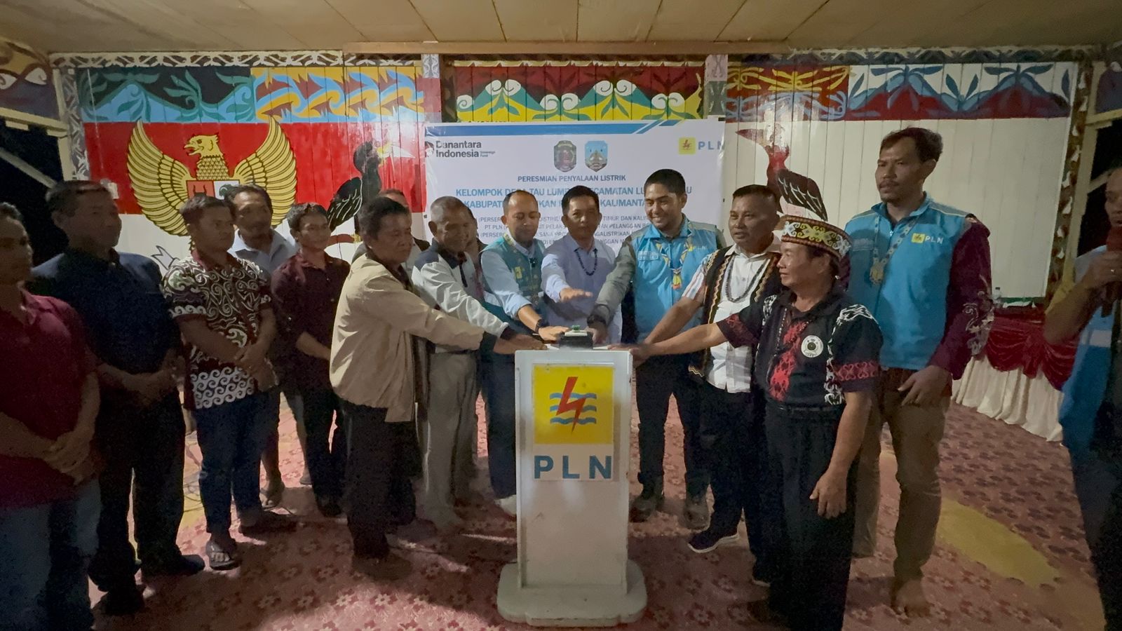 Jejak terang di ujung negeri, PLN aliri listrik 10 desa di perbatasan ...